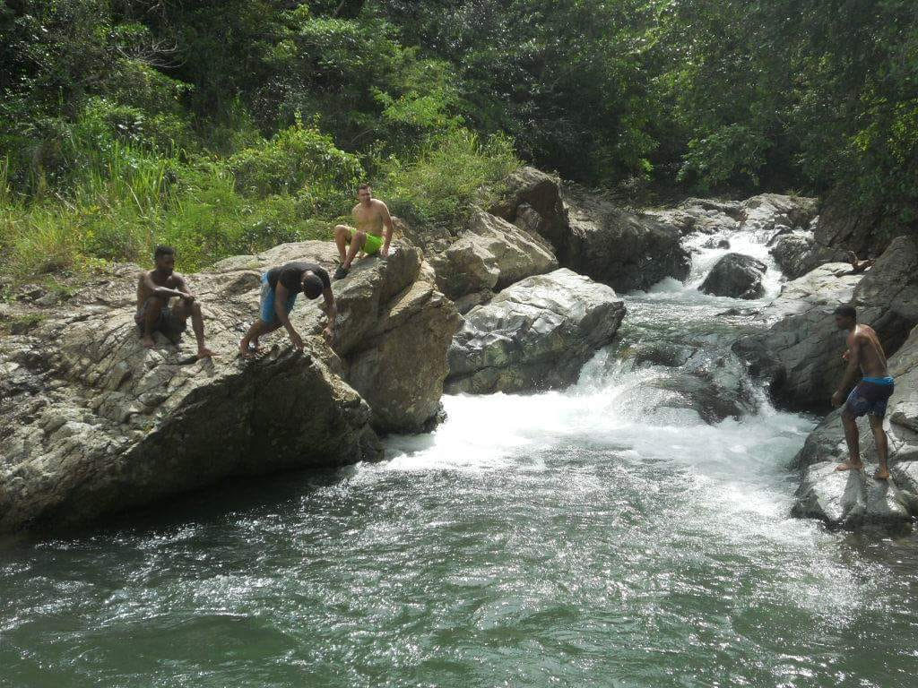 En Río Limpio casi se toca el cielo desde el corazón de la montaña ...