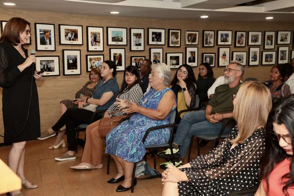 Libro Delega y transforma fue puesto a circular en el país - Con ...