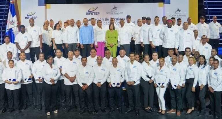 82 técnicos del hotel Lopesan Costa Bávaro validan sus competencias en ...